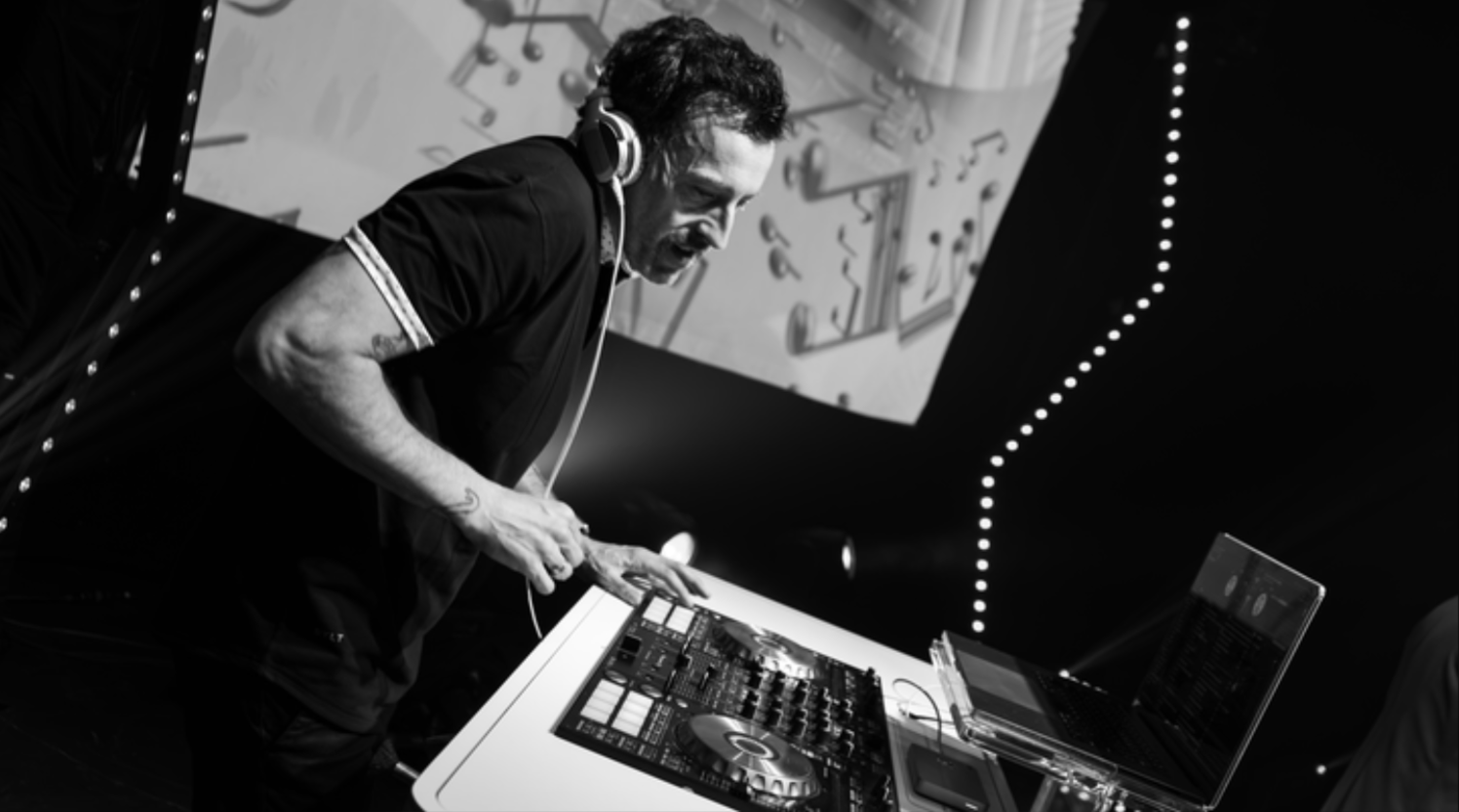 DJ Band Hybrid: Why It's the Perfect Entertainment Choice